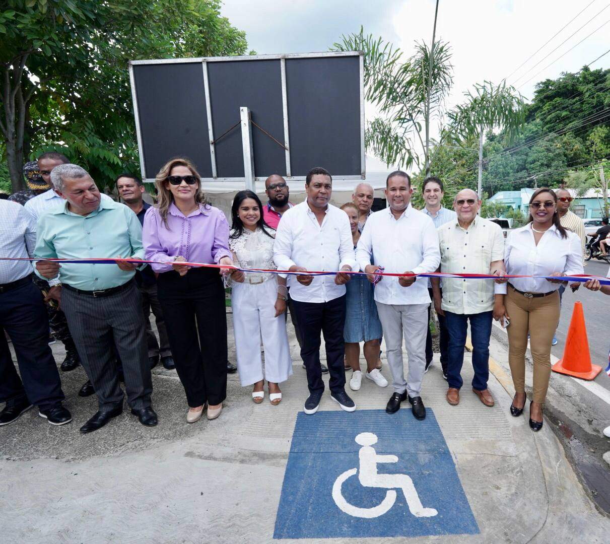 Tenares inaugura aceras y contenes construidos con Programa de Apoyo a ...